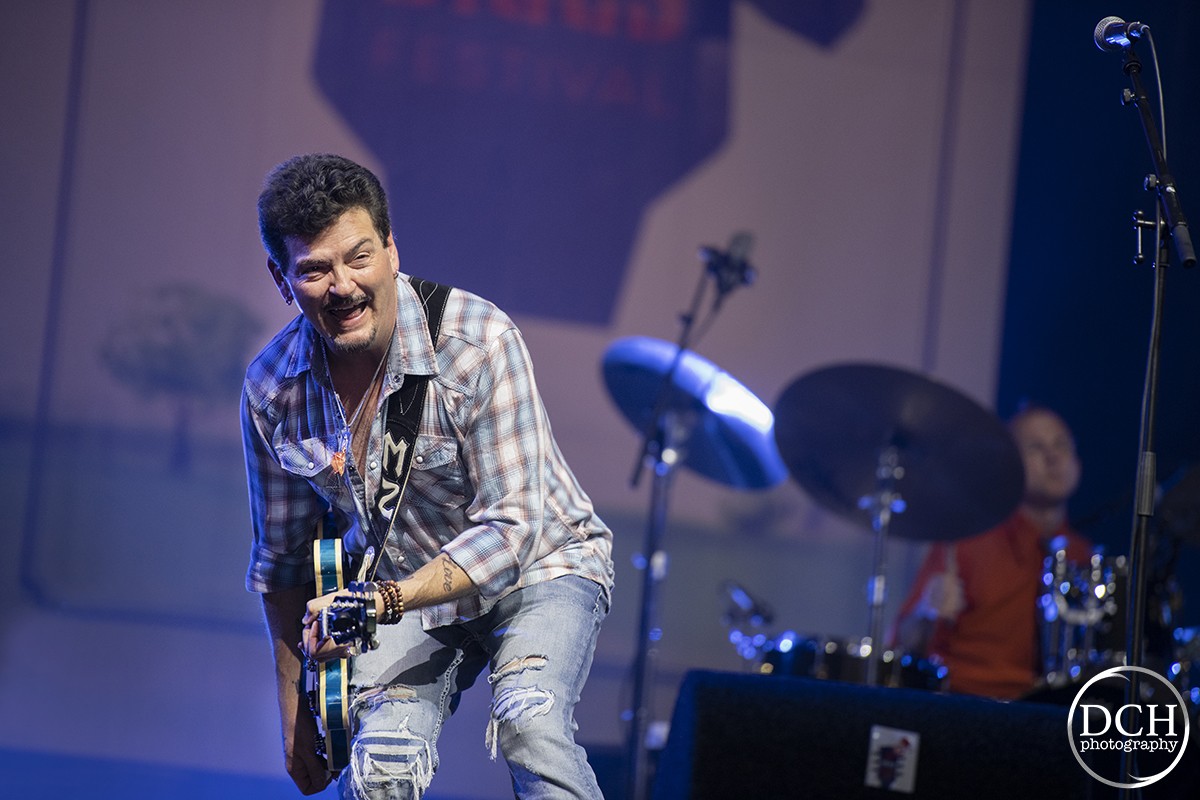 Concertfoto's: Kat Riggins Feat. Mike Zito Band I Bluestown Music