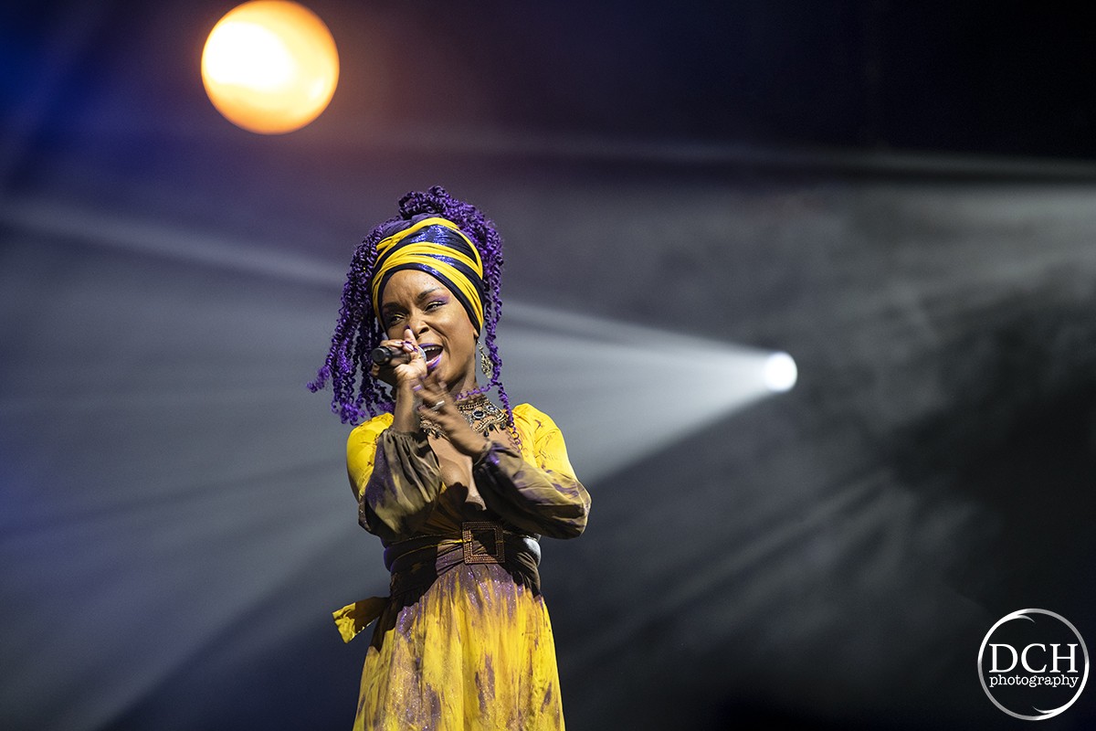 Concertfoto's: Kat Riggins Feat. Mike Zito Band I Bluestown Music